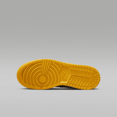 Air Jordan 1 Low Older Kids' Shoes. Nike IE