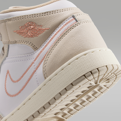 Air Jordan 1 Mid SE Older Kids' Shoes. Nike CZ