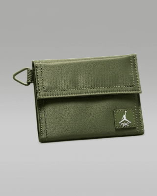 Jordan Men's Flight Trifold Wallet. Nike JP