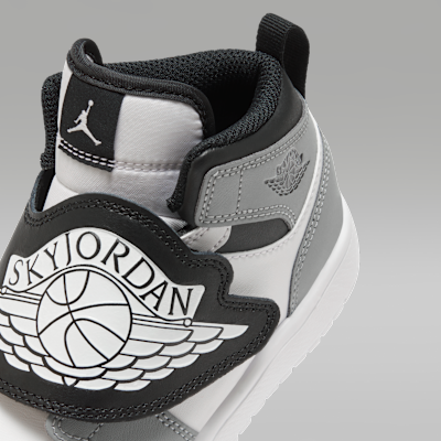Sky Jordan 1 Younger Kids' Shoe. Nike IE