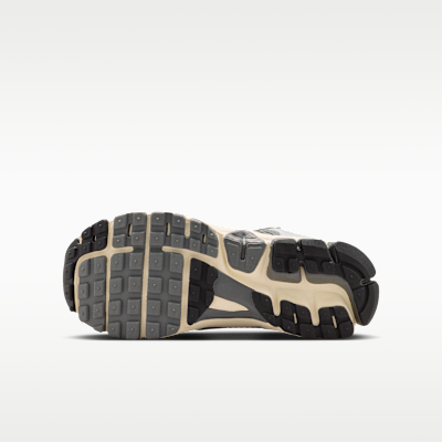 Nike Vomero 5 Older Kids' Shoes. Nike LU