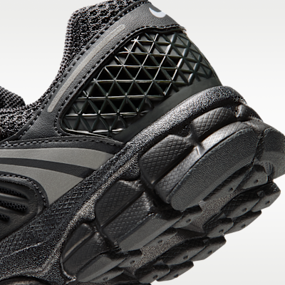 Nike Vomero 5 Older Kids' Shoes with Reflective Design Accents. Nike RO