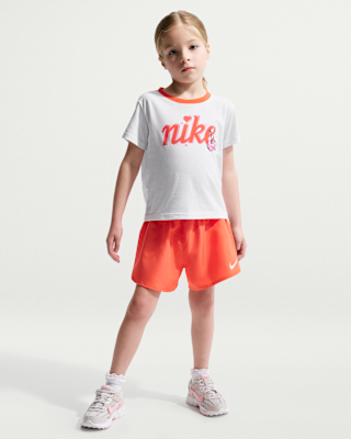 Nike Dri-FIT set met T-shirt en crossover shorts voor kleuters. Nike BE