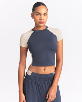 Top cropped de manga corta para mujer NikeSKIMS Matte Shine Mix. Nike.com