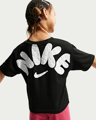 T-shirt com corte a direito Nike Bold Play para criança. Nike PT