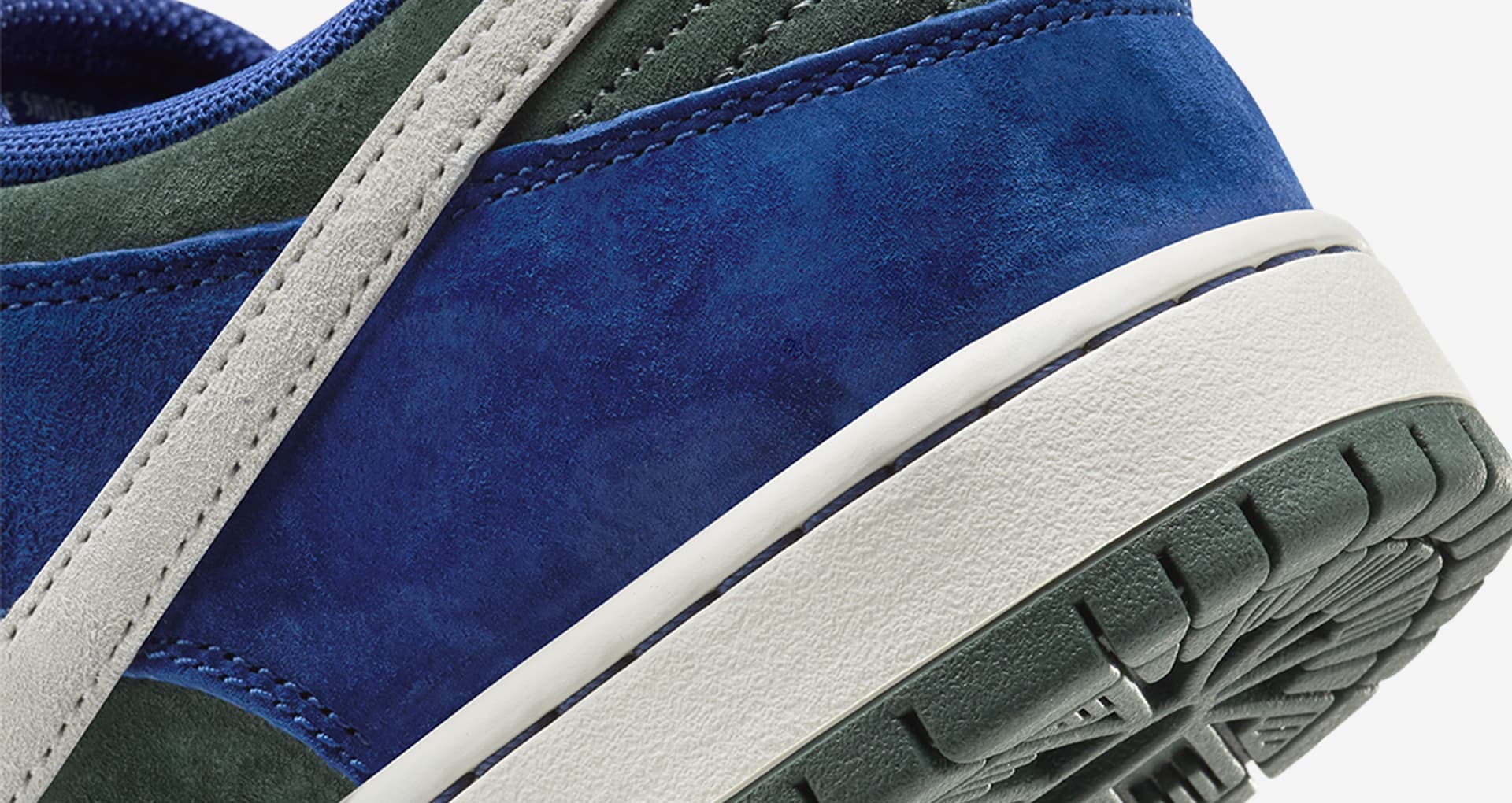 Nike SB Dunk Low Pro 'Deep Royal Blue and Vintage Green' (HF3704-400 ...