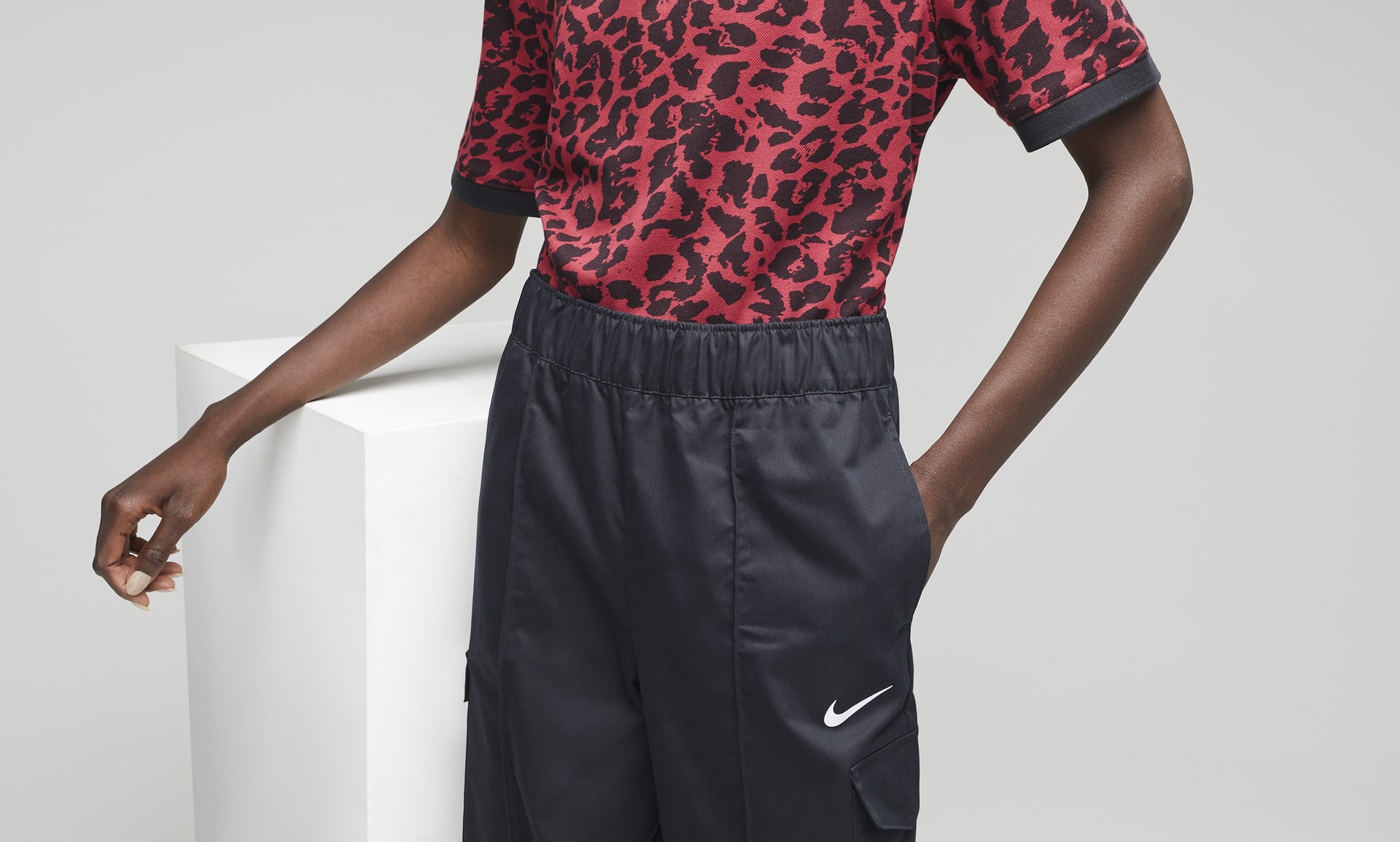 Nike Sportswear Essentials Women's High-Waisted Curve Woven Trousers ...