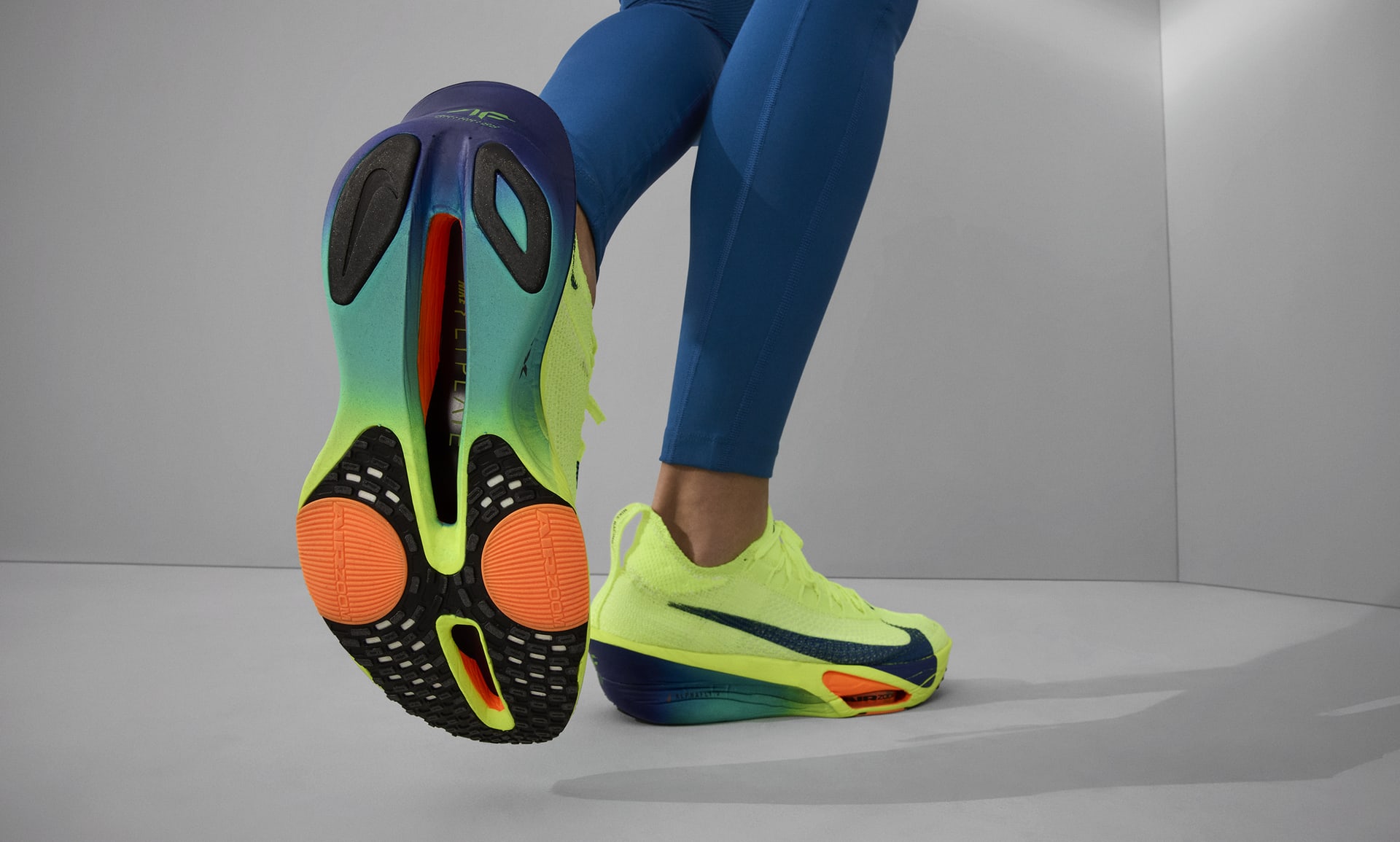 Nike Alphafly 3 Damen-Straßenlaufschuh für Wettkämpfe. Nike AT