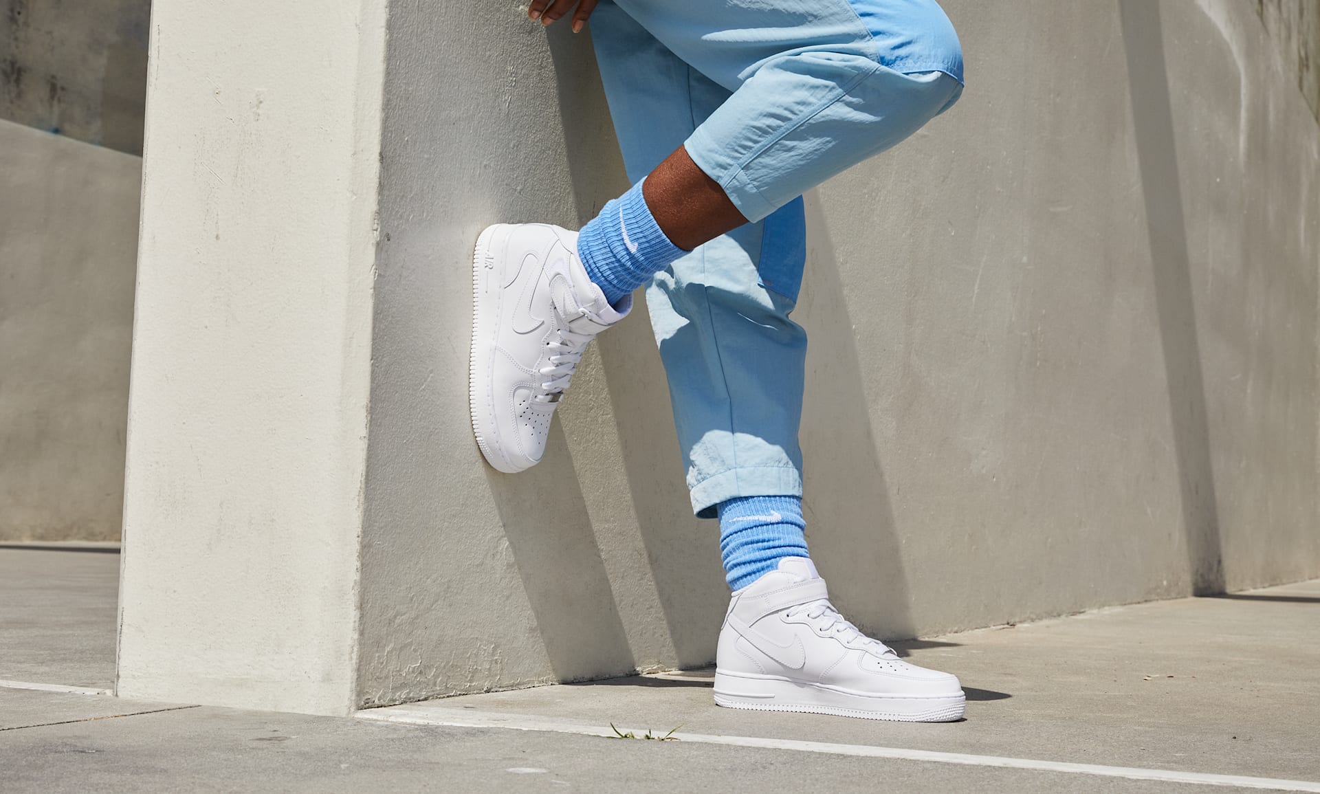NIKE公式】ナイキ エア フォース 1 '07 MID ウィメンズシューズ NIKE公式】ナイキ エア フォース 1 '07 MID ウィメンズシューズ