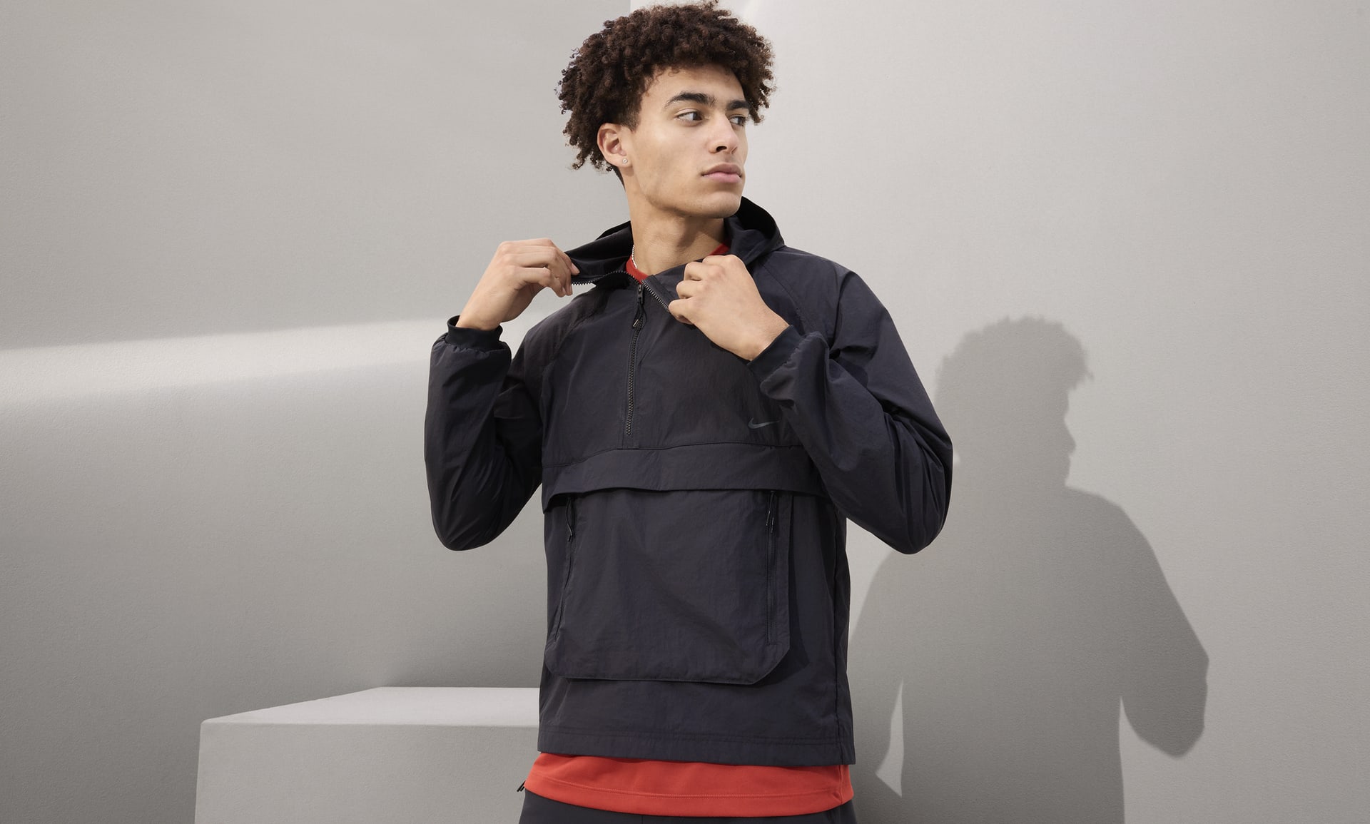 Nike APS Men's UV Repel Lightweight Versatile Jacket. Nike PT