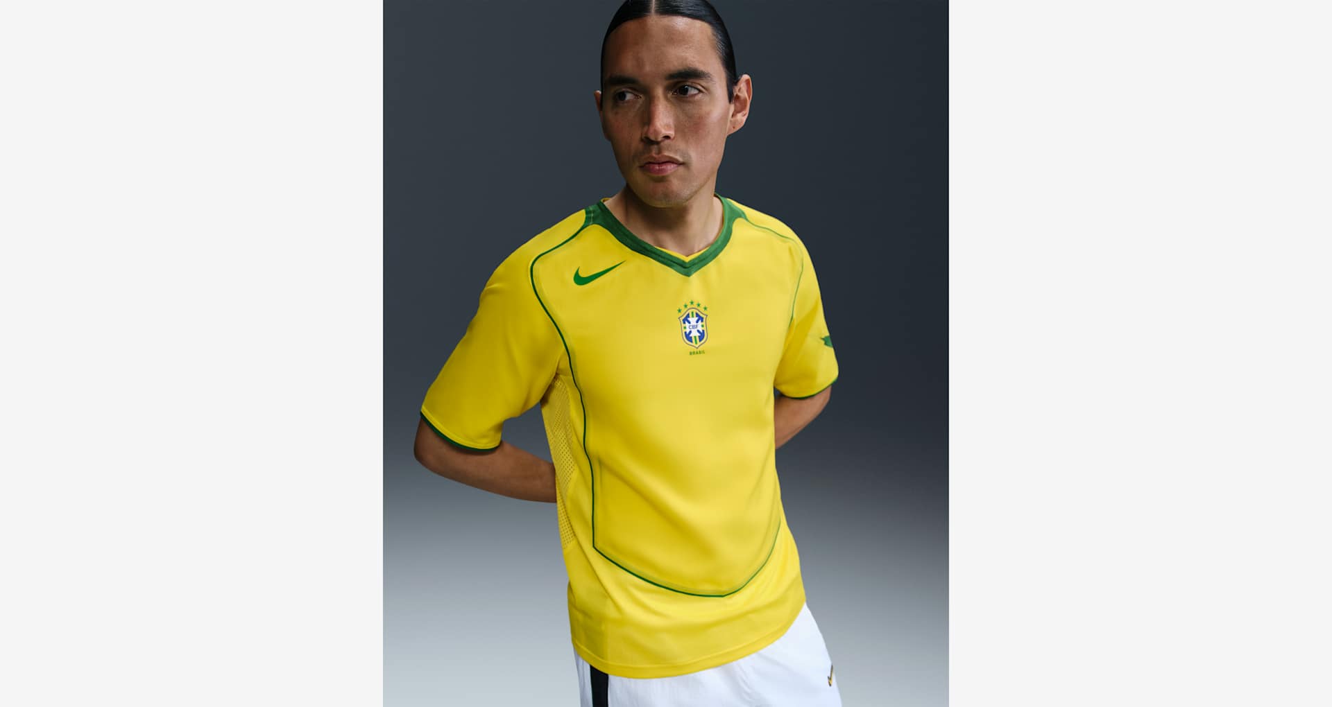 วันเปิดตัว Brazil 2004 Total 90 Reissue Apparel Collection. Nike SNKRS