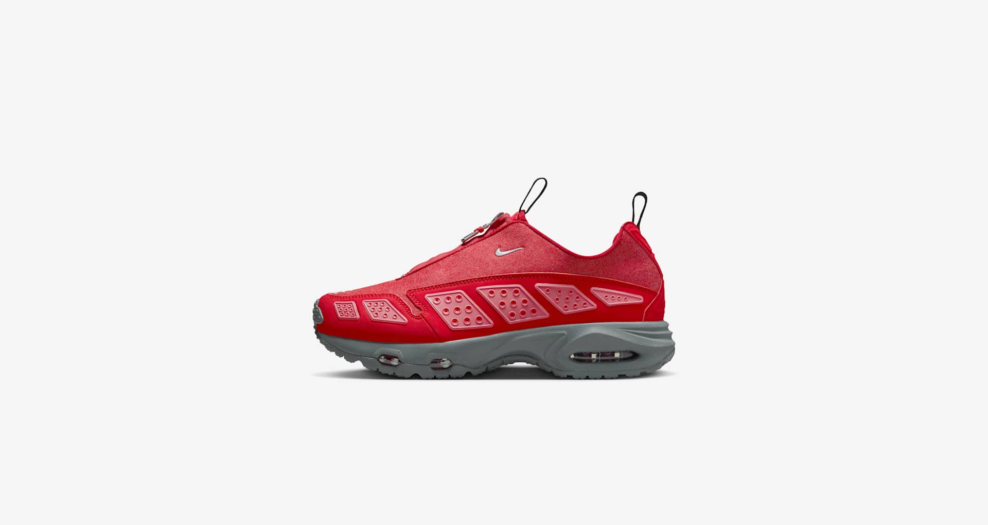Air Max SNDR 'Gym Red and Fire Red' (HV6352-600) release date. Nike SNKRS