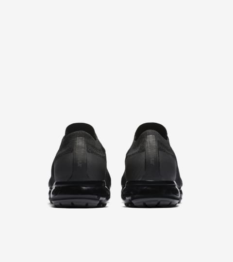 Nike Air VaporMax Moc 'Triple Noir' 發售日期. Nike SNKRS