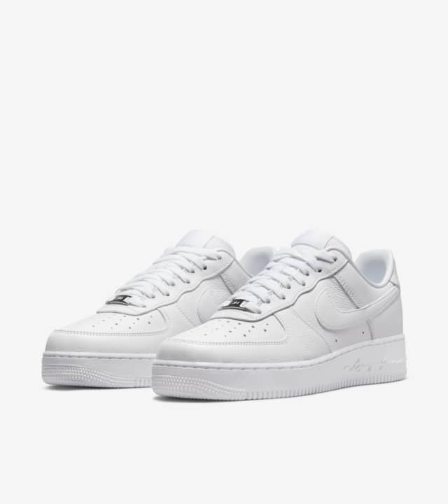 วันเปิดตัว NOCTA Air Force 1 "White" (CZ8065-100). Nike SNKRS TH