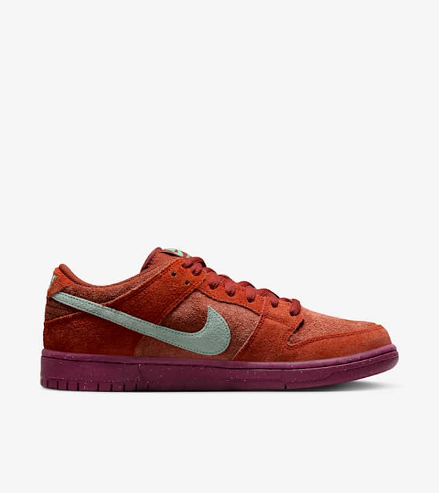 Nike SB Dunk Low 'Mystic Red and Rosewood' (DV5429-601) — releasedatum ...