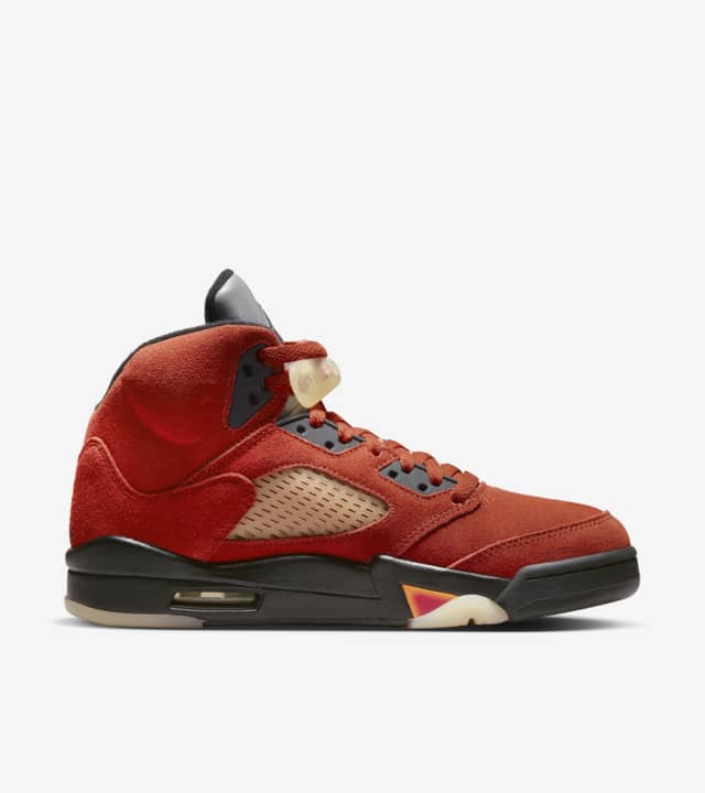 วันเปิดตัว Air Jordan 5 "Dunk on Mars" ผู้หญิง (DD9336-800). Nike SNKRS TH