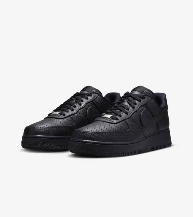 Air Force 1 'Black' (HF8189-001) release date. Nike SNKRS IL