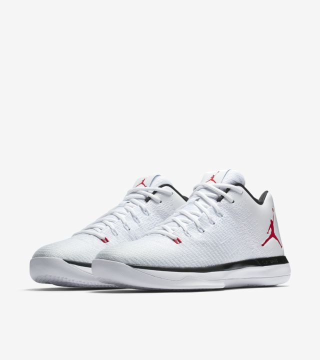 エア ジョーダン 31 LOW 'White & Black & University Red' 発売日. Nike SNKRS JP