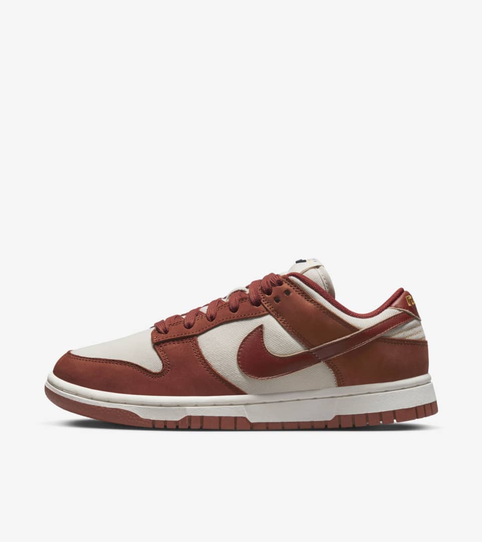 Women s Dunk Low Light Orewood Brown And Rugged Orange DZ2710 101