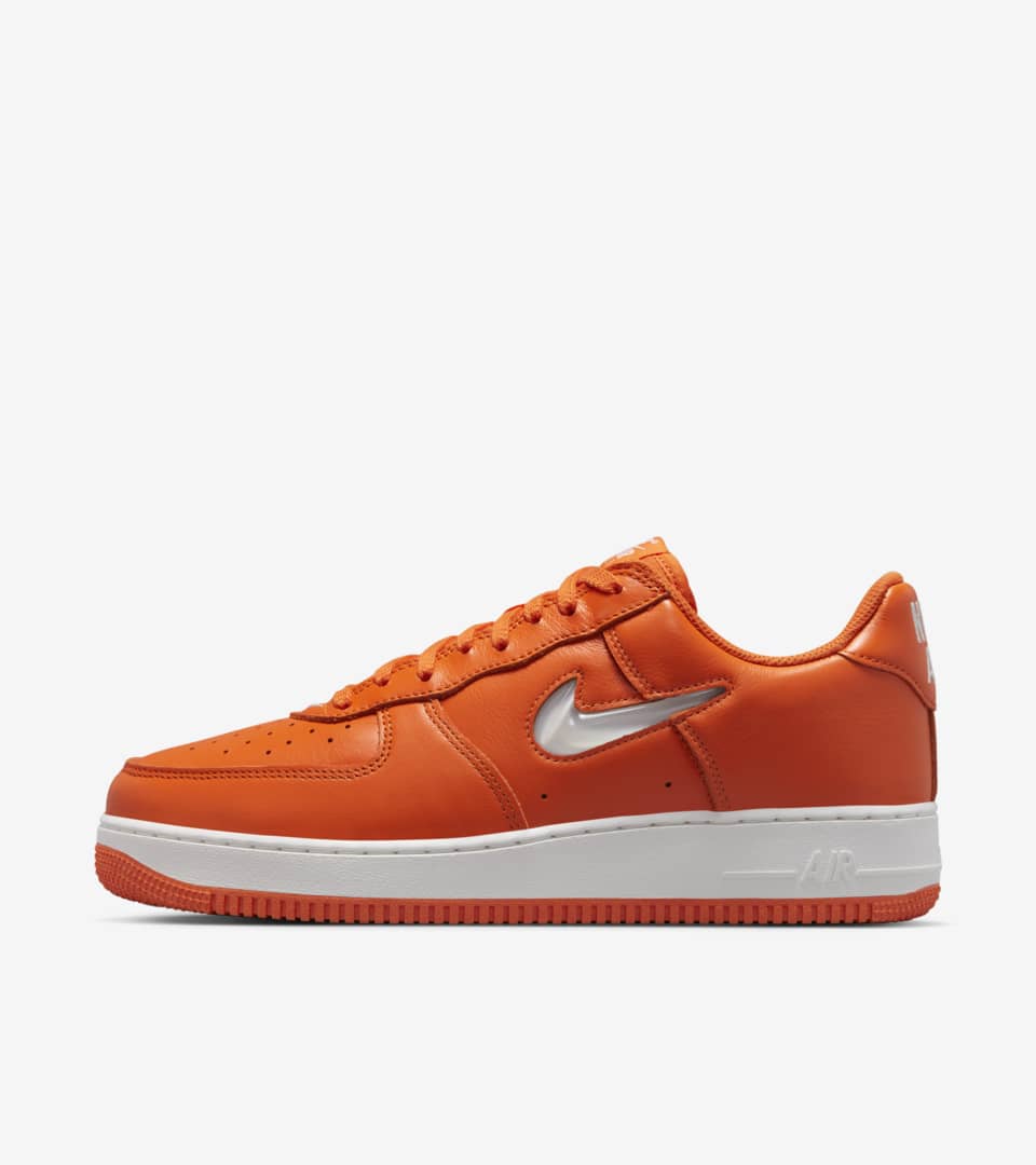 วันเปิดตัว Air Force 1 "Color of the Month" (FJ1044-800) . Nike SNKRS