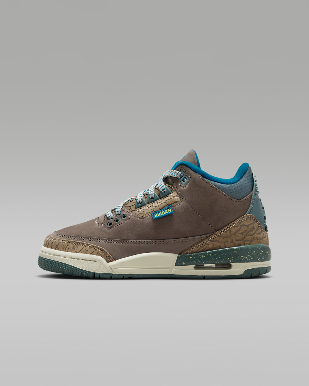 Chaussure Air Jordan 3 Retro pour ado. Nike CA