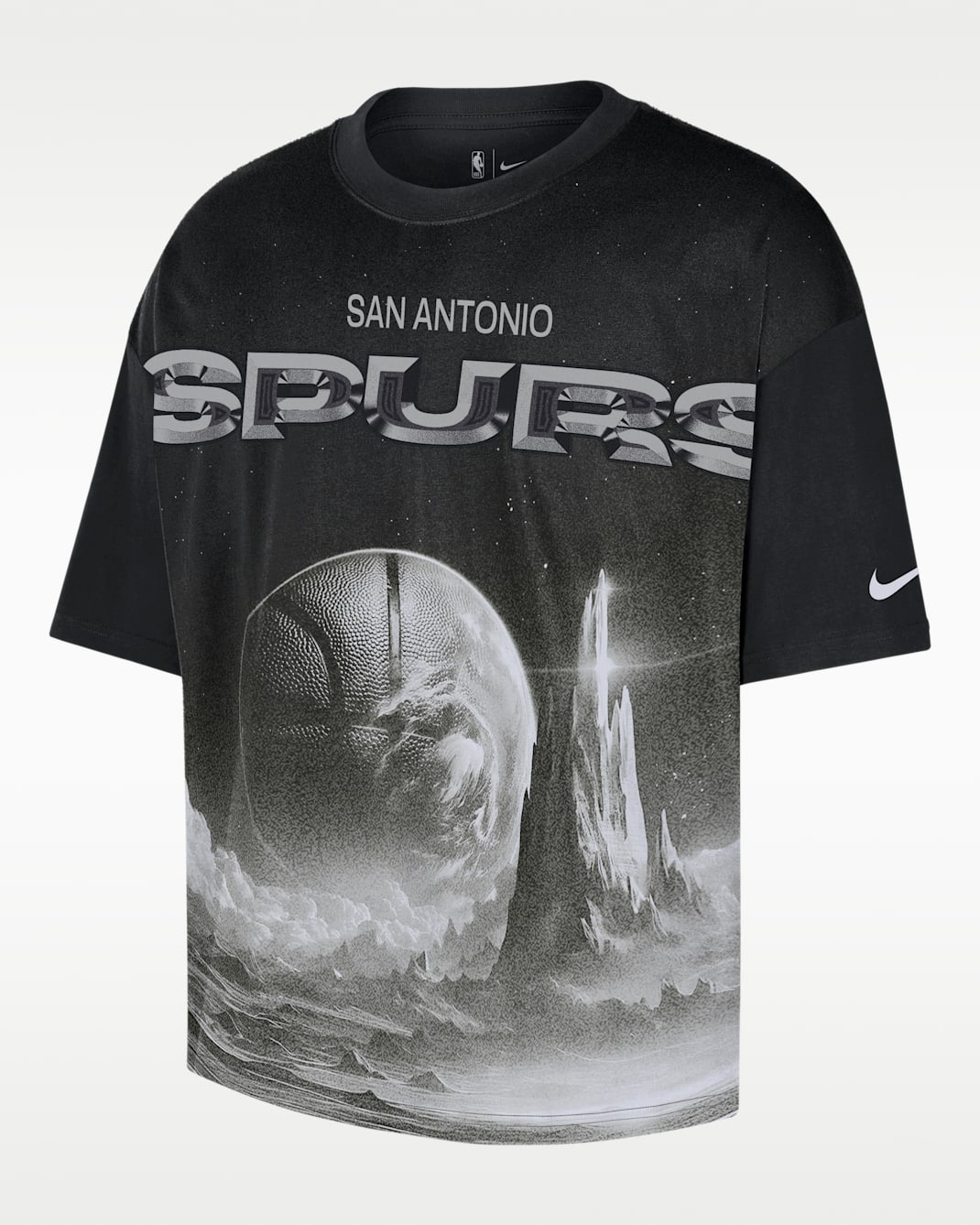 San Antonio Spurs Courtside Men's Nike NBA Boxy T-Shirt. Nike BG