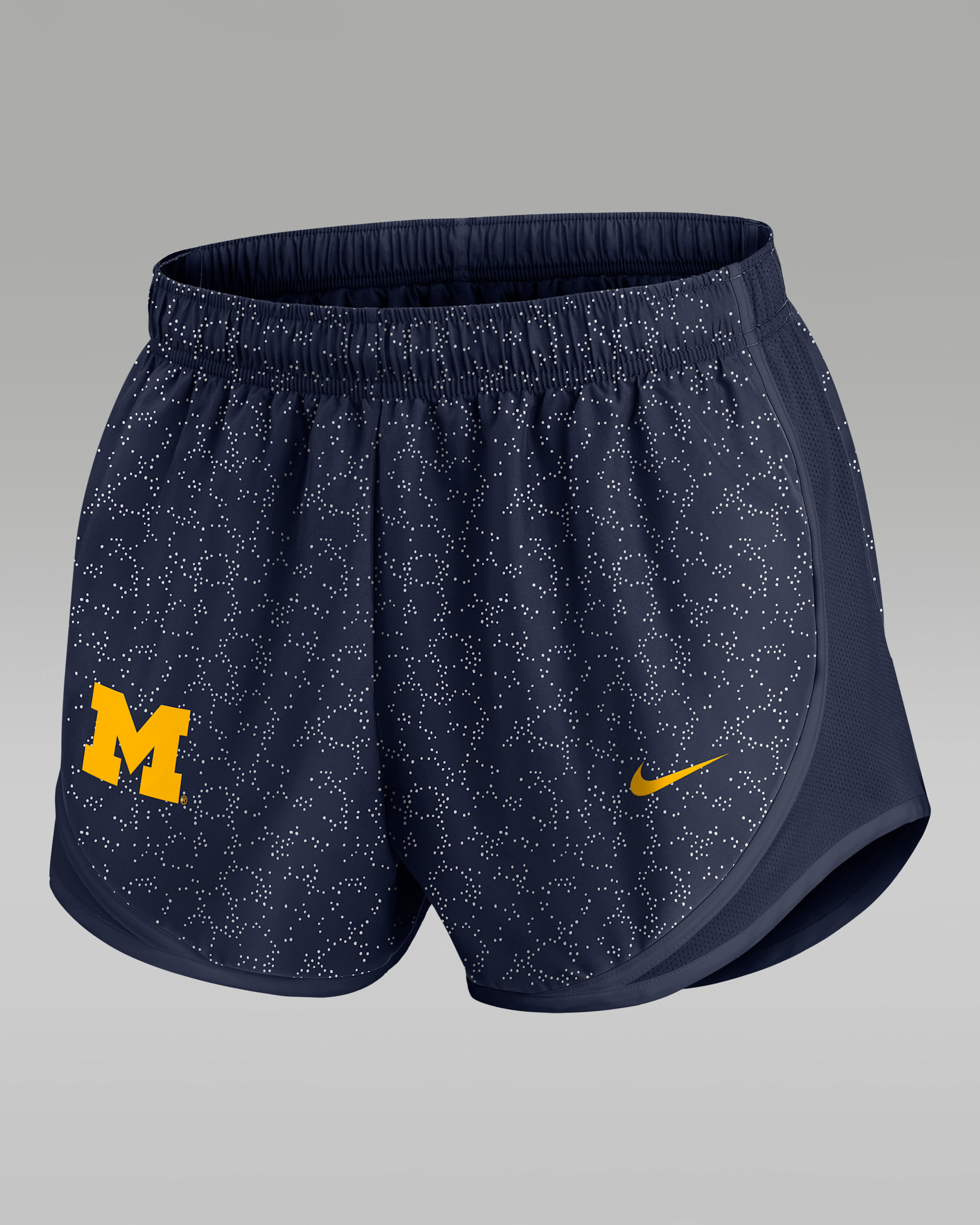 Shorts universitarios Nike Dri-FIT para mujer Michigan Pattern Tempo ...