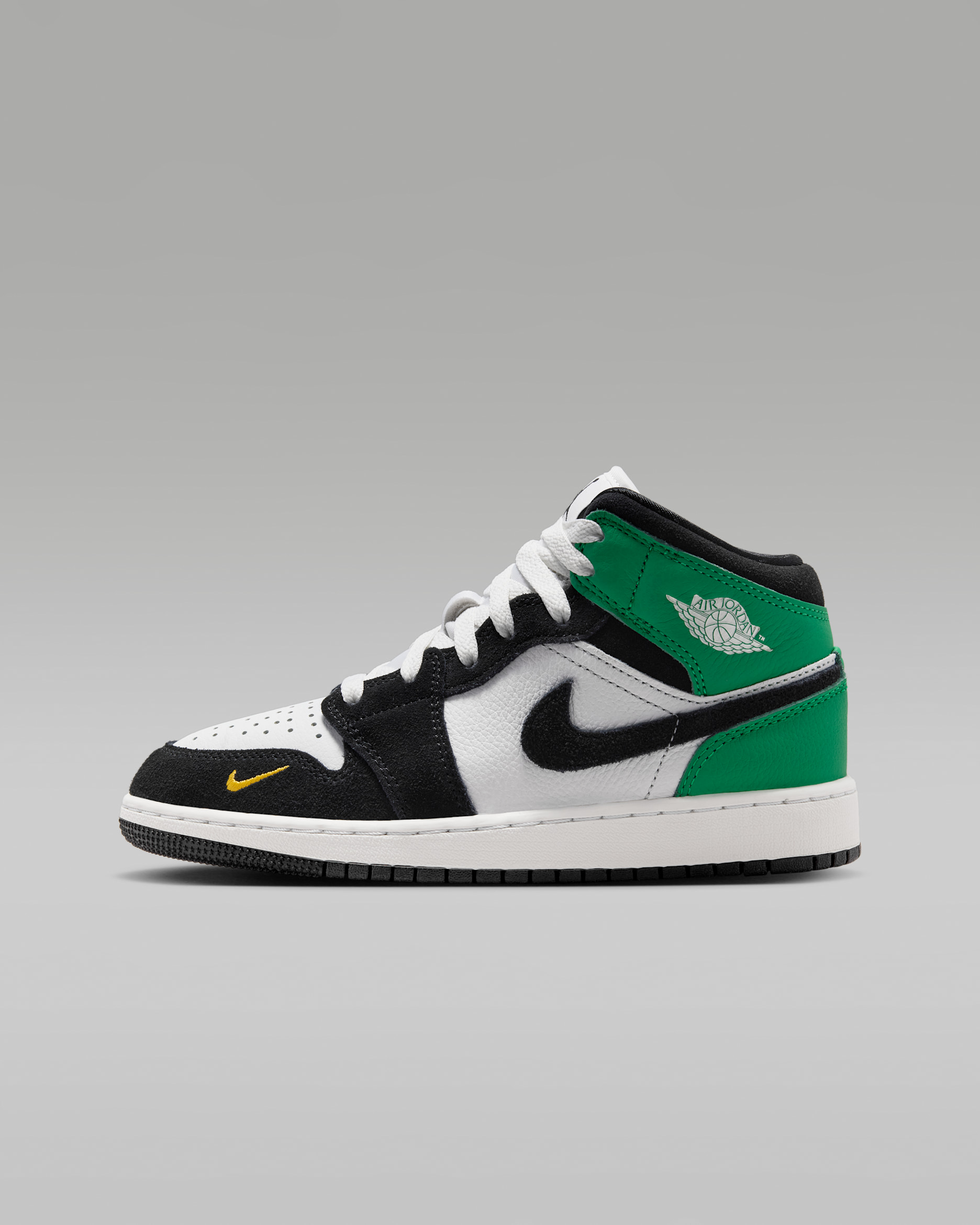 Air Jordan 1 Mid SE Older Kids' Shoes. Nike BG