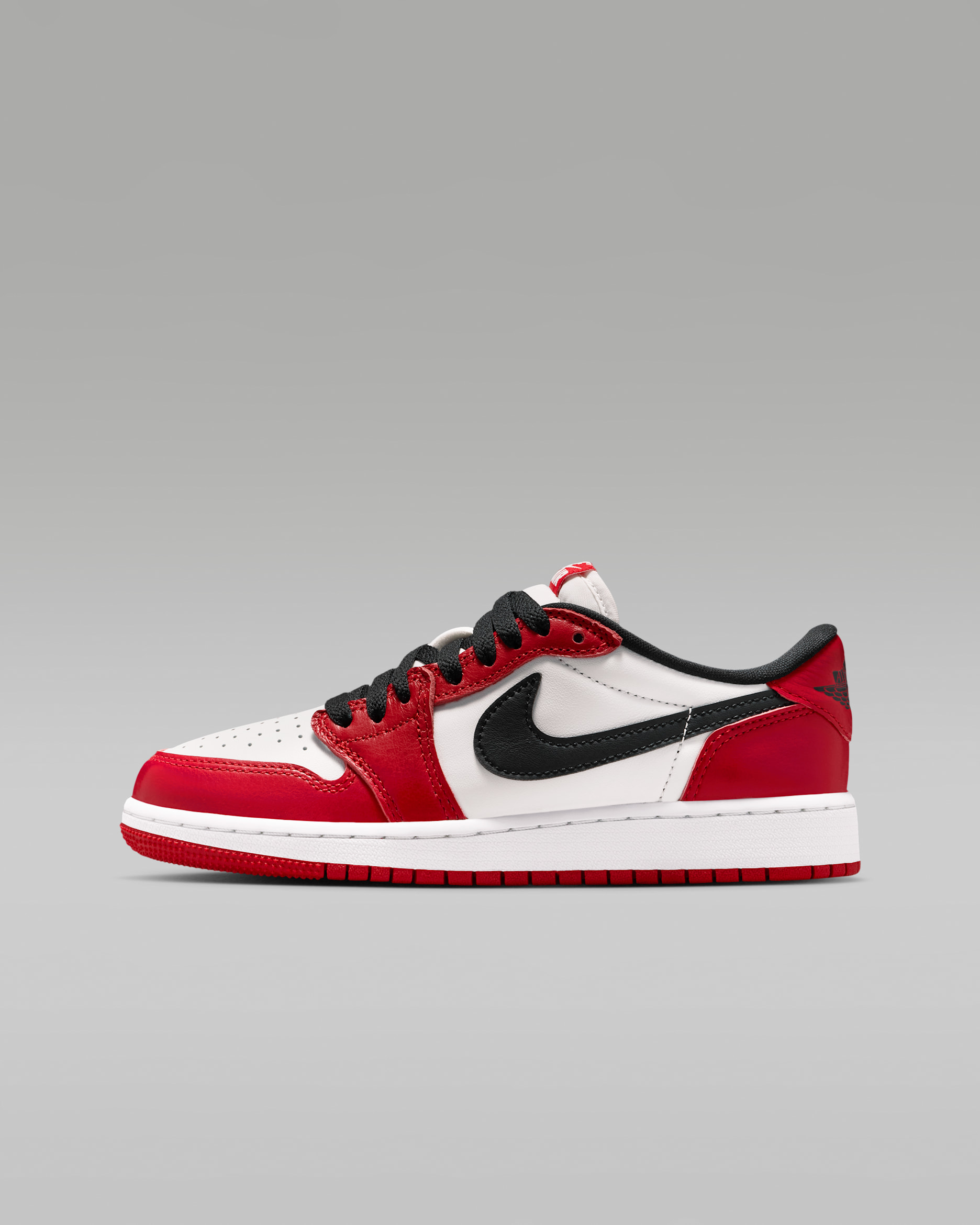 Air Jordan 1 Retro Low 'Chicago' Older Kids' Shoes. Nike ID