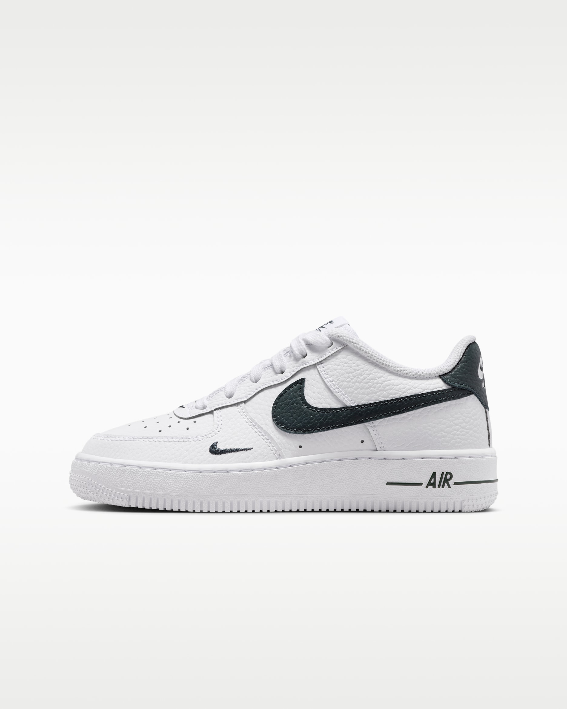 Chaussure Nike Air Force 1 pour ado. Nike CA