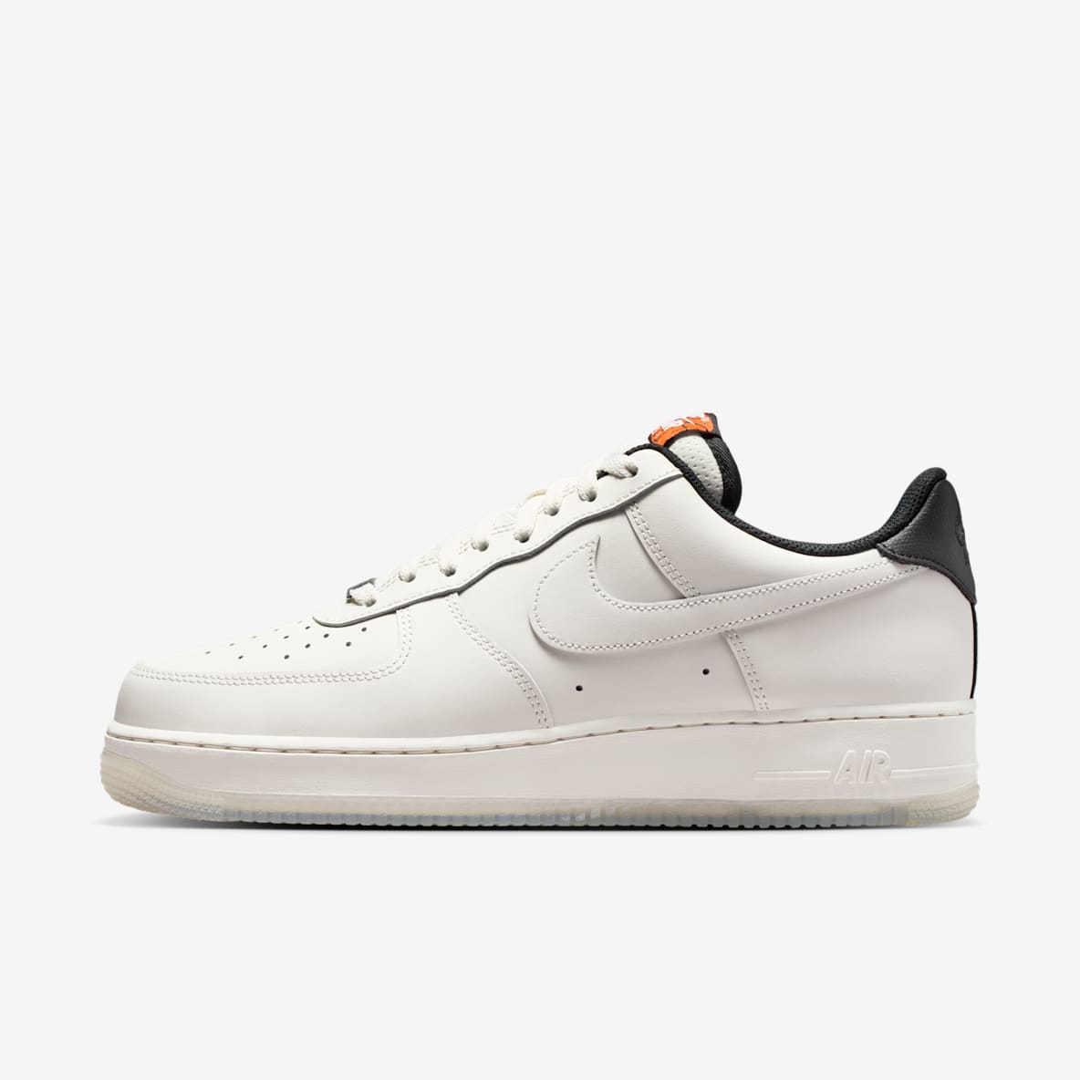 Air Force 1 Trainers. Nike FI