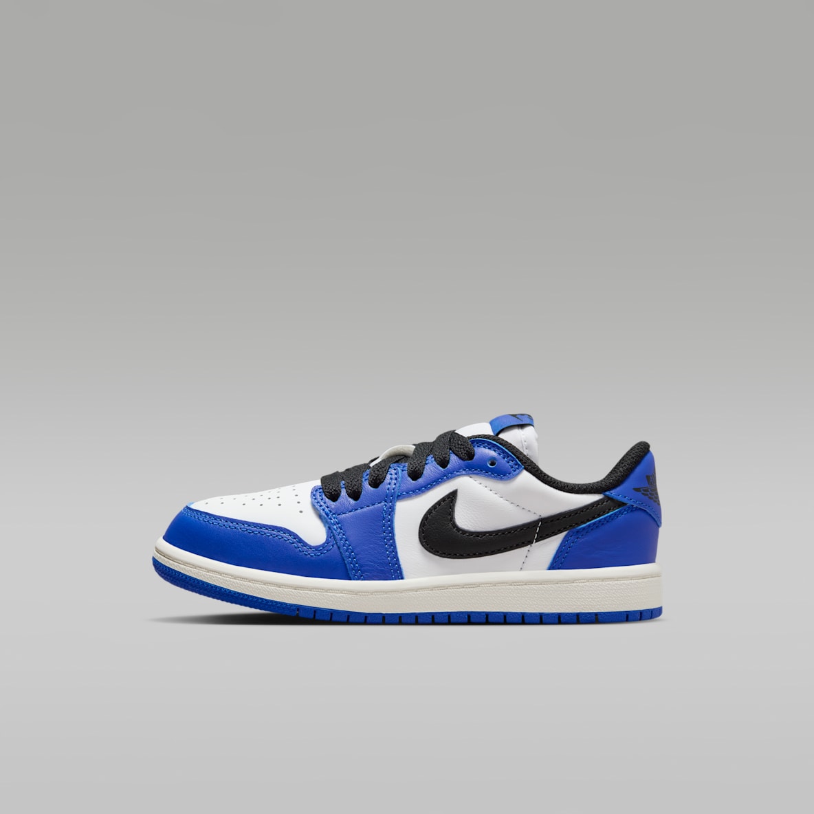 Kids White Jordan 1 Shoes. Nike HR