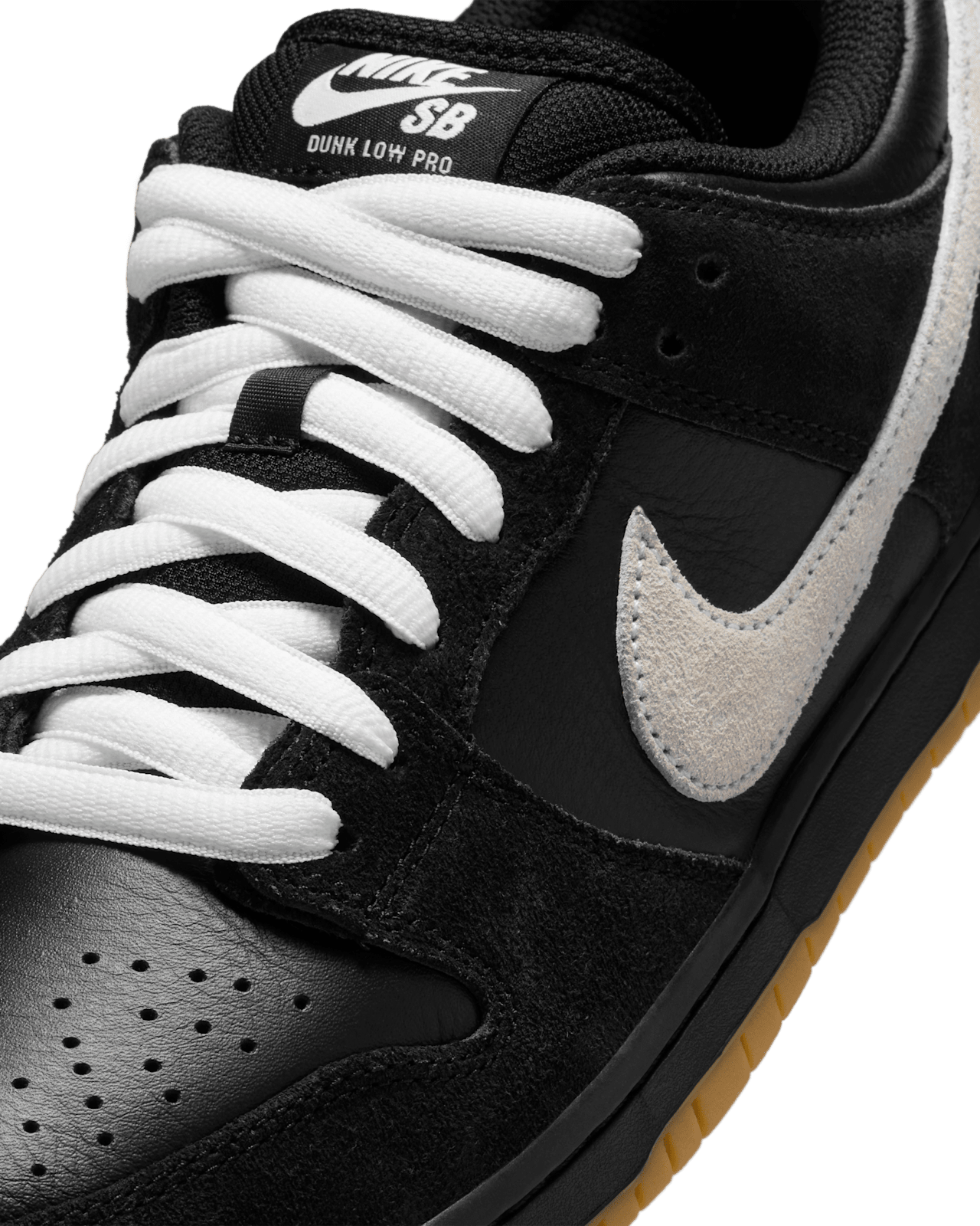Lanseringsdato for Nike SB Dunk Low Pro «Black and White» (HF3704-003). Nike SNKRS