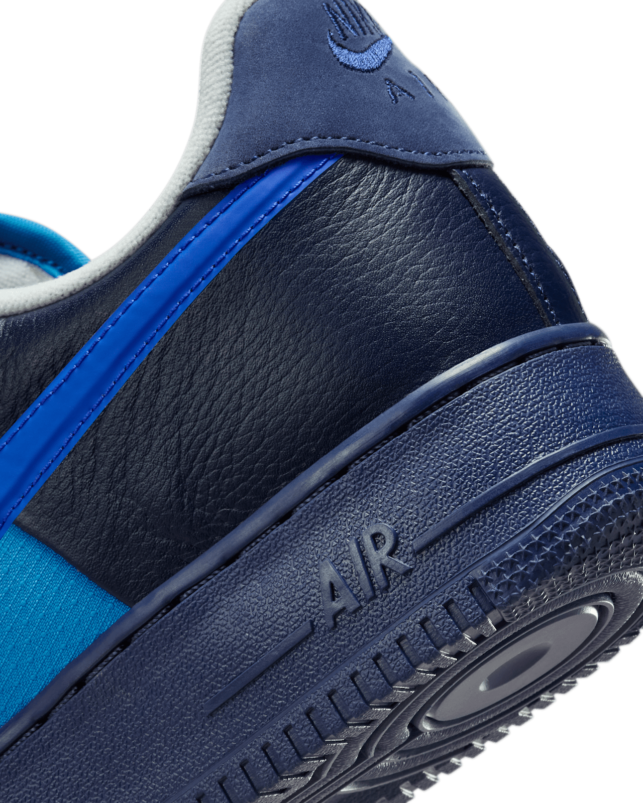 วันเปิดตัว Air Force 1 Low x Stash "Soft Grey and Harbor Blue" (HF5516-001). Nike SNKRS