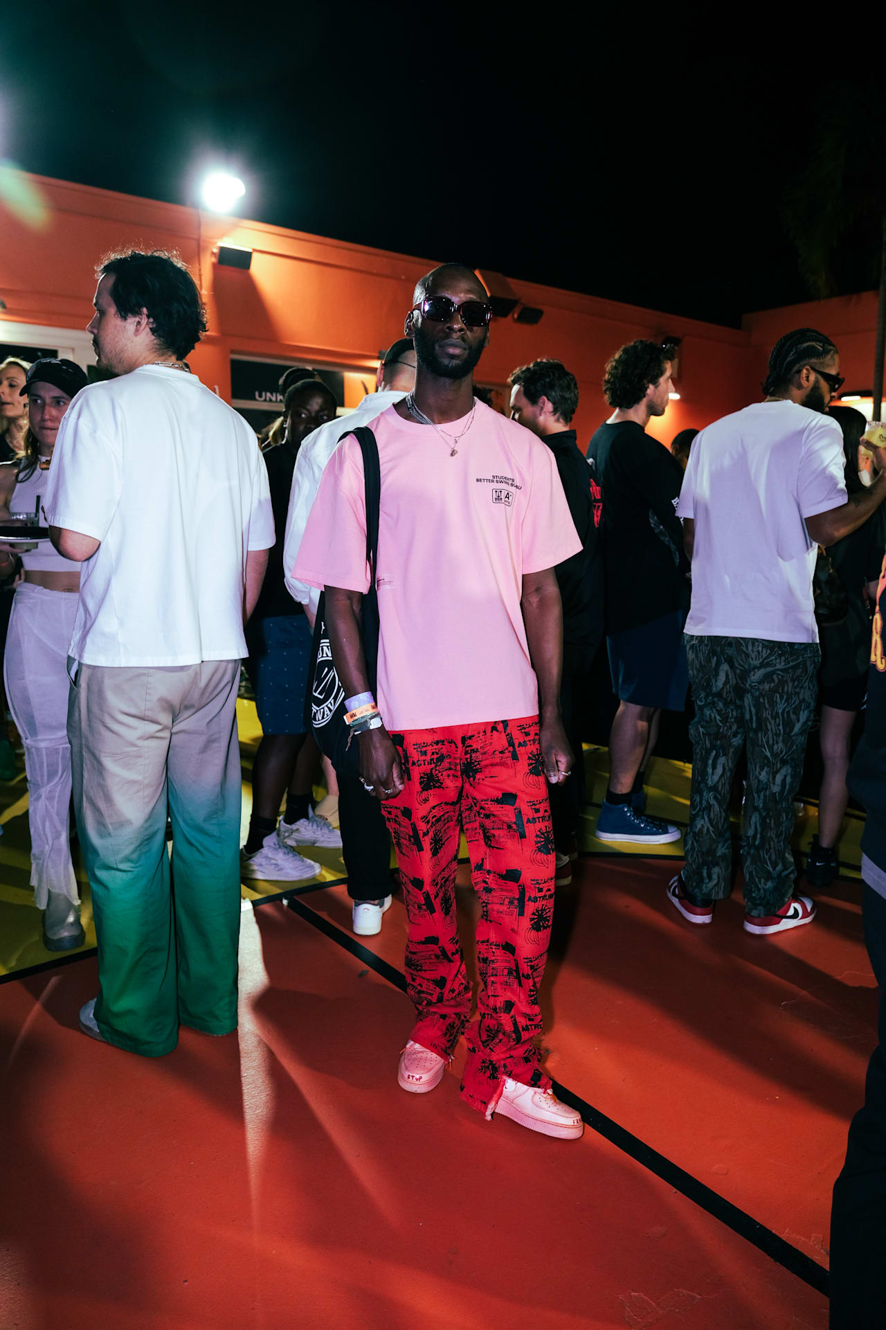 Street SNKRS: UNKNWN Courtyard Classic. Nike SNKRS