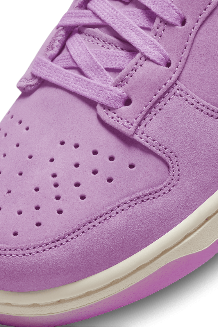 วันเปิดตัว Dunk Low "Rush Fuchsia" ผู้หญิง (DV7415-500) . Nike SNKRS
