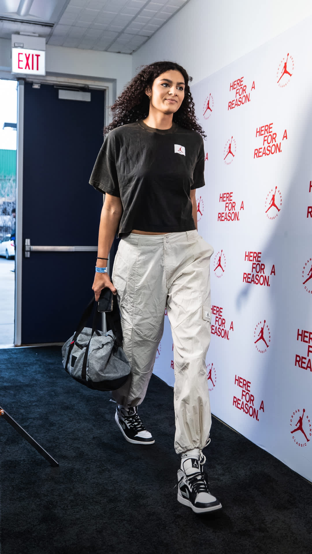 Street SNKRS: Jordan Brand Classic. Nike SNKRS