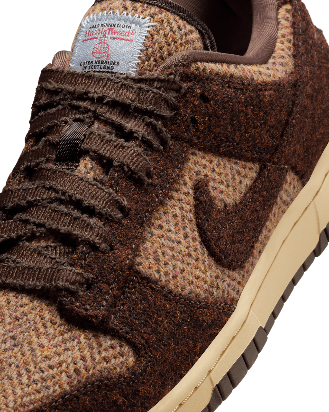 우먼스 덩크 로우 x Harris Tweed® 'Sesame and Violet Mist'(IO0052-200) 출시일. Nike SNKRS