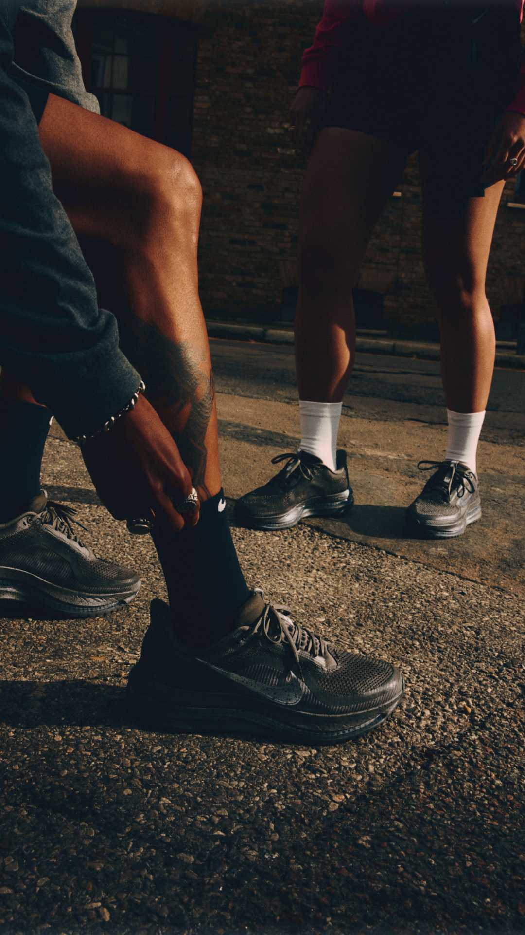 Pegasus Premium "Light Loden": Editorial. Nike SNKRS