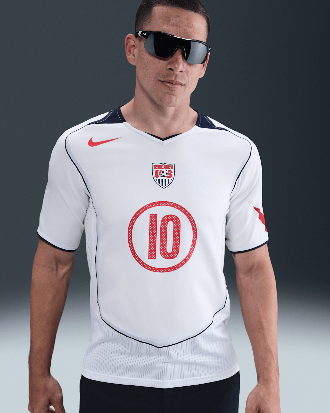 Fecha de lanzamiento de la colección de ropa USMNT 2004 Total 90 Reissue. Nike SNKRS