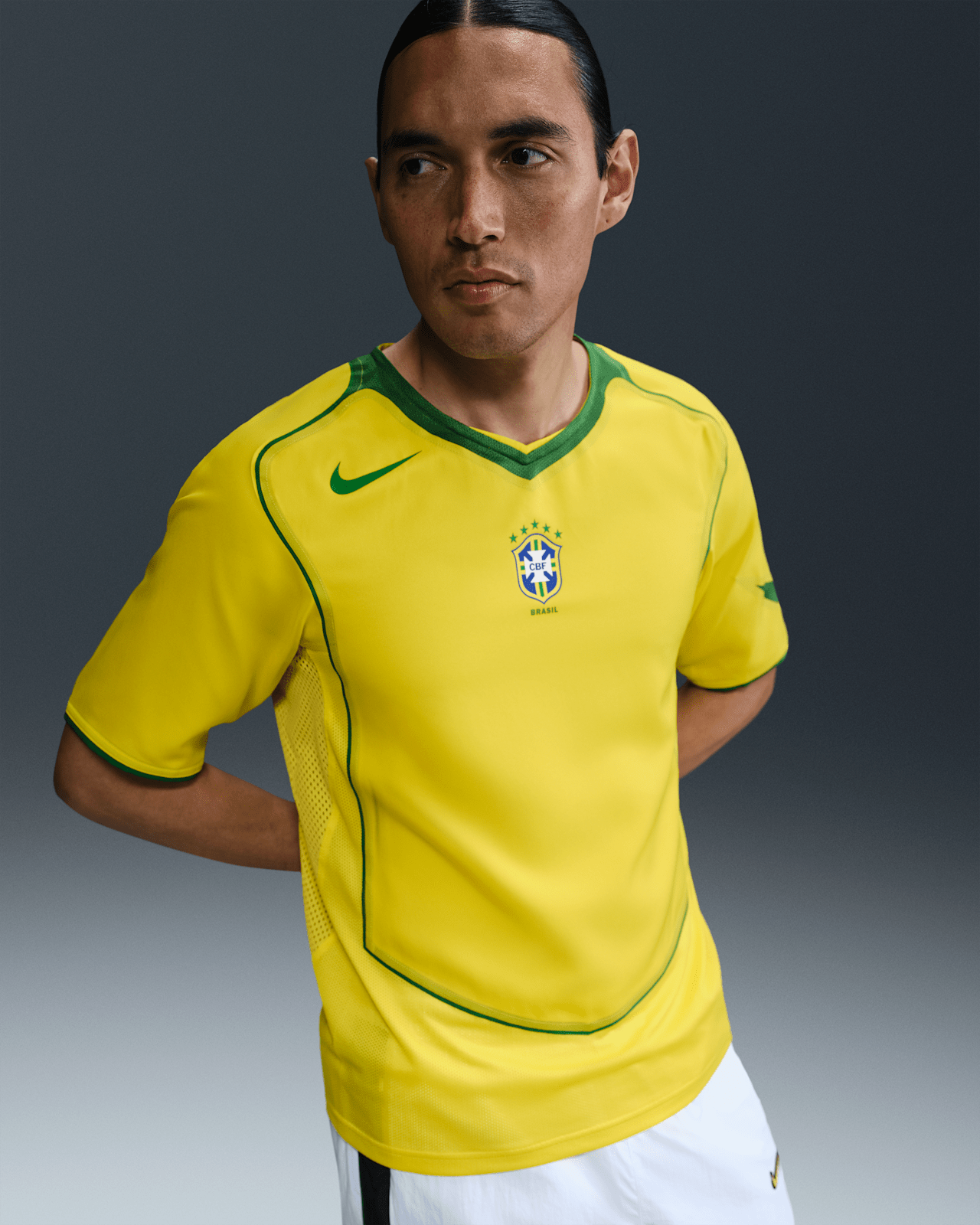 Brazil 2004 토탈 90 레트로 Apparel Collection 출시일. Nike SNKRS