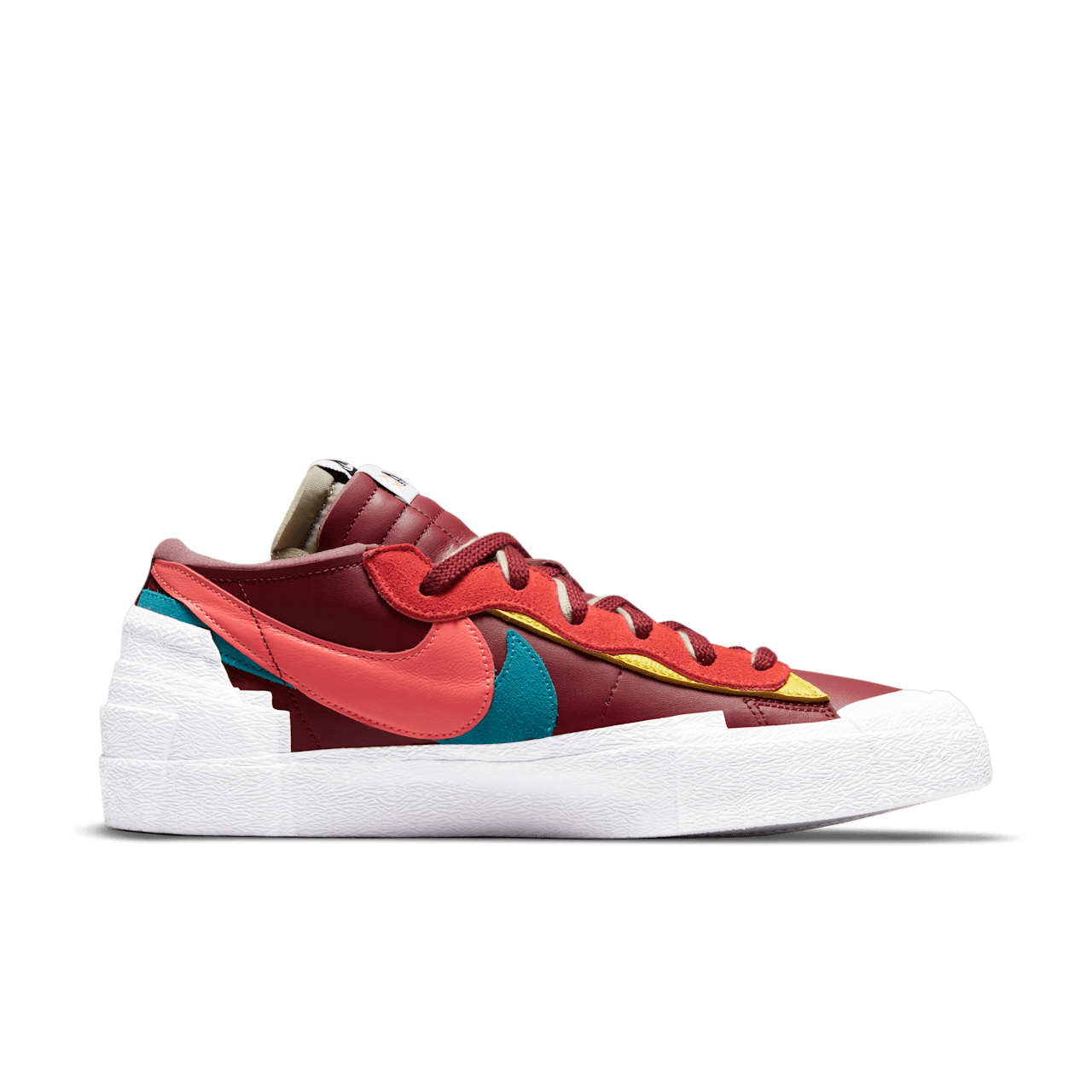 NIKE公式】sacai x KAWS ブレーザー LOW 'Team Red'(DM7901-600 NIKE公式】sacai x KAWS ブレーザー LOW 'Team Red'(DM7901-600