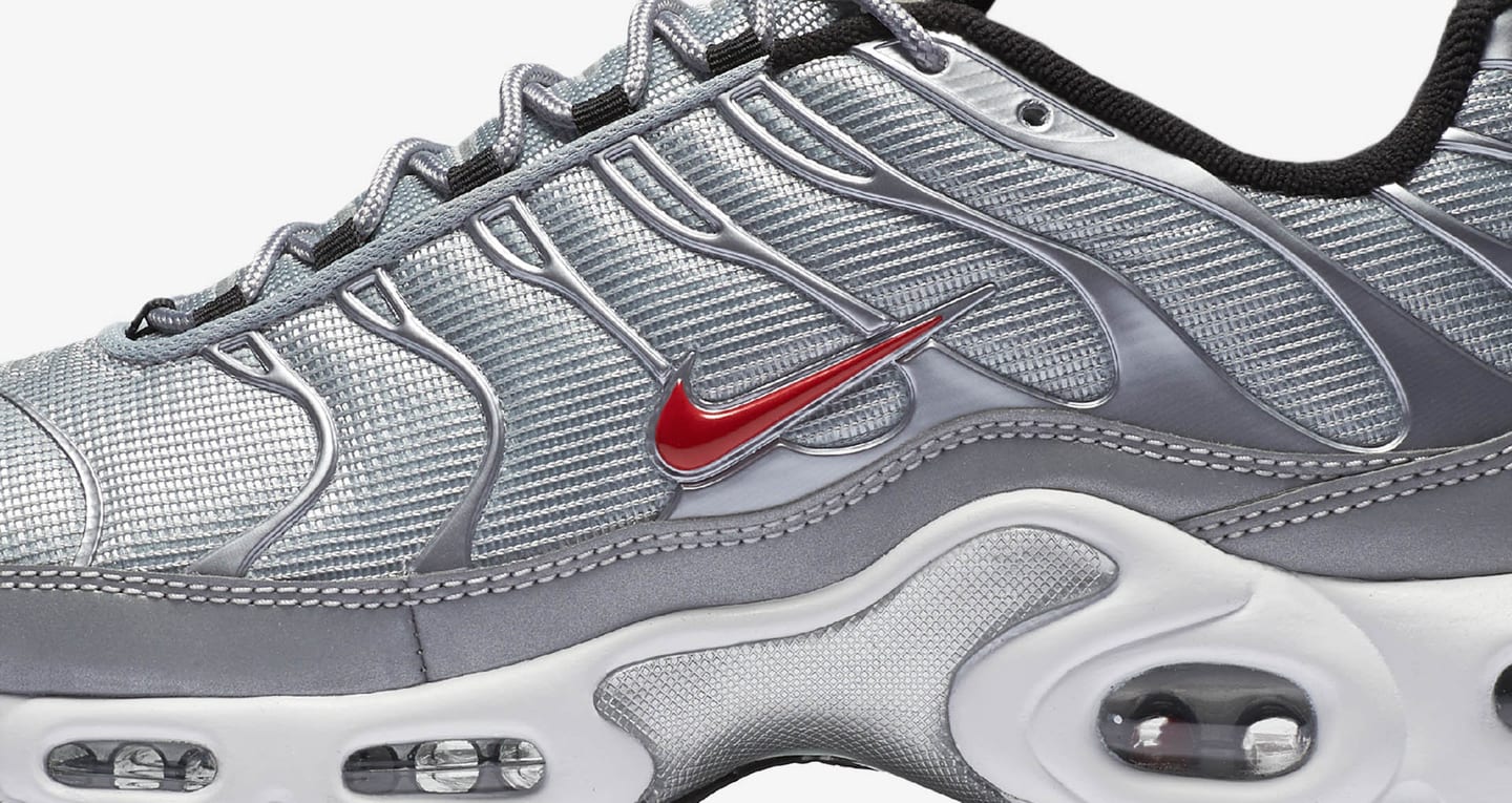 Nike Air Max Plus 'Metallic Silver'. Nike SNKRS