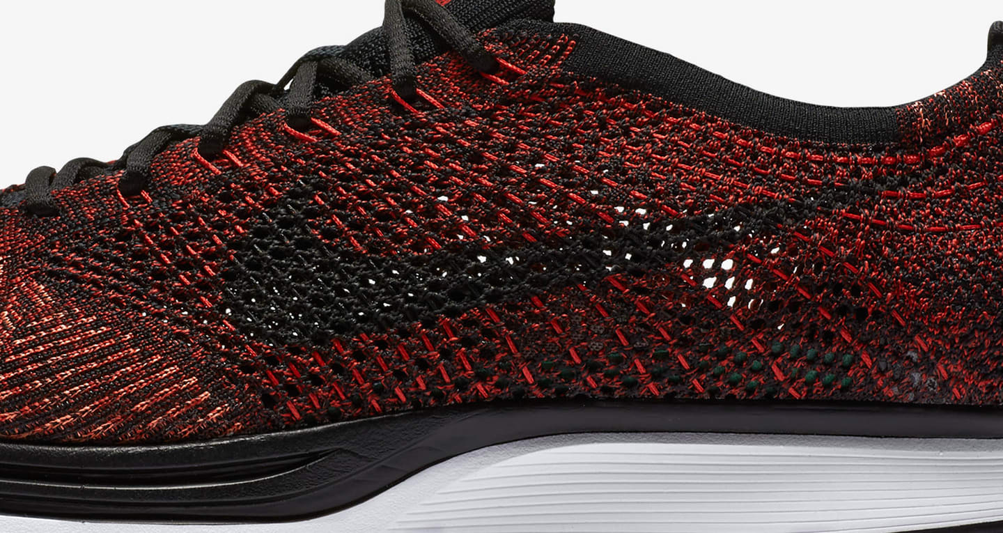 Nike Flyknit Racer "University Red & Black" . Nike SNKRS