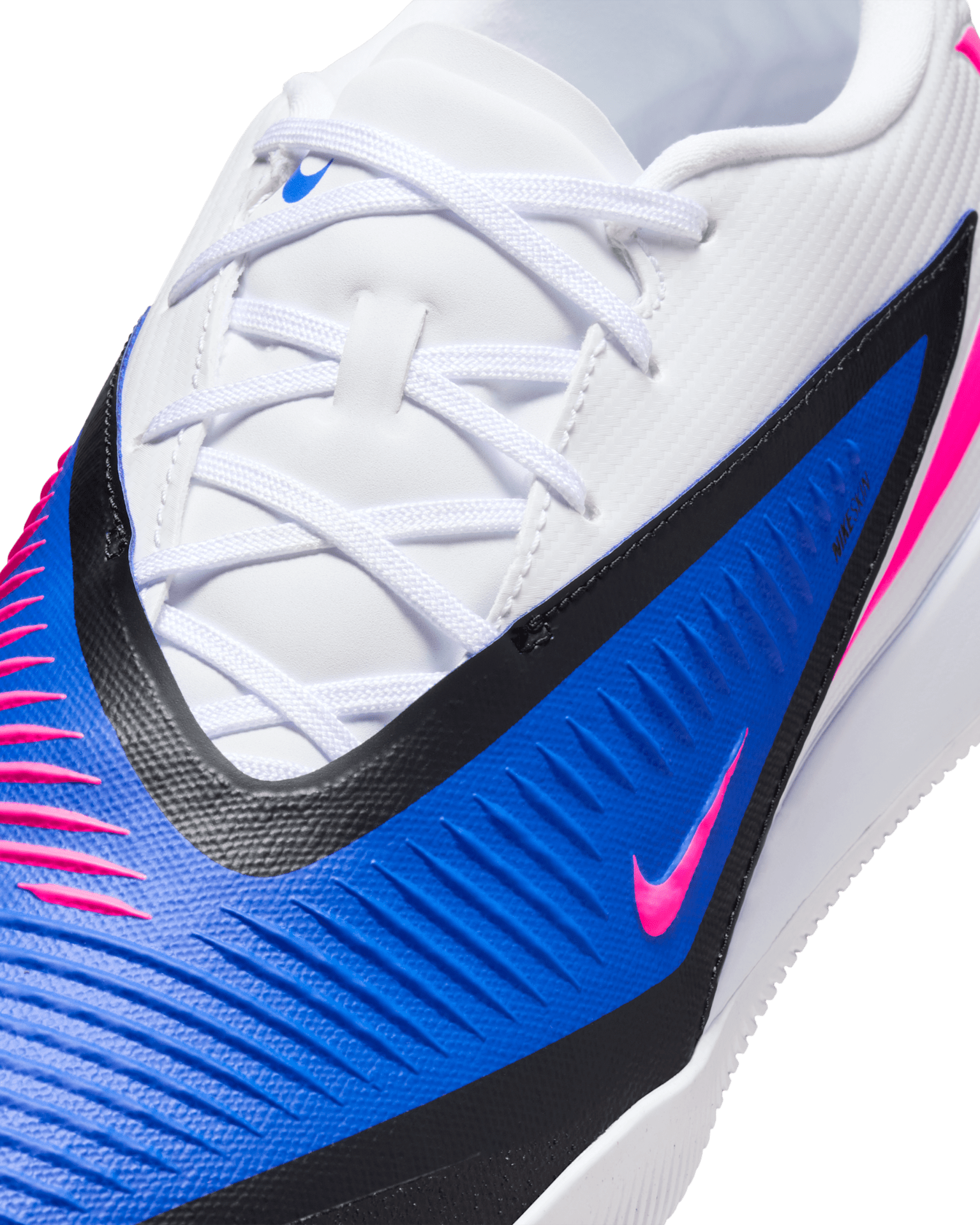 Tacos de fútbol para cancha de interiores Nike Phantom 6 Low Academy ...