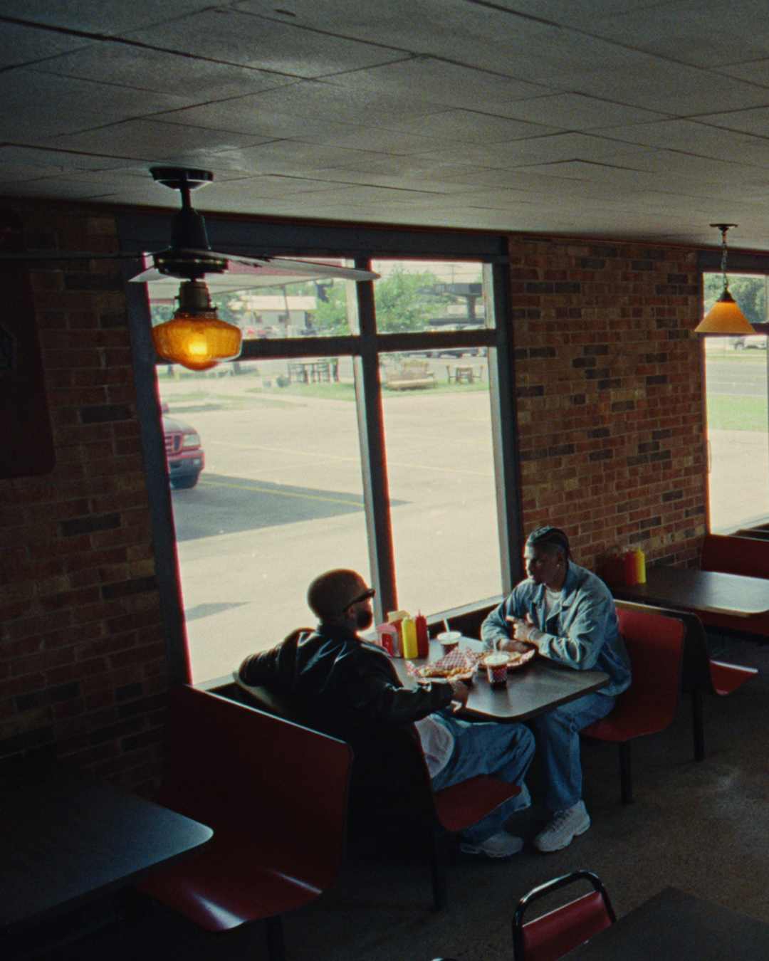 Blue Arc Diner: med Keon Coleman och Larry June. Nike SNKRS