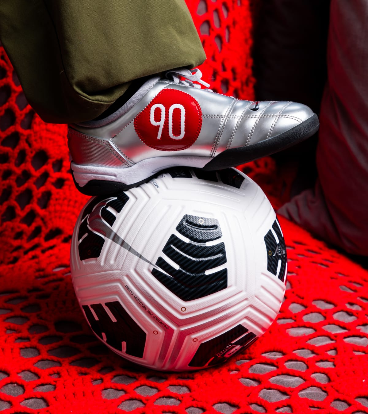 TOTAL90 III: MTLLC SILVER/BLCK-UNVRSTY RD. Nike SNKRS