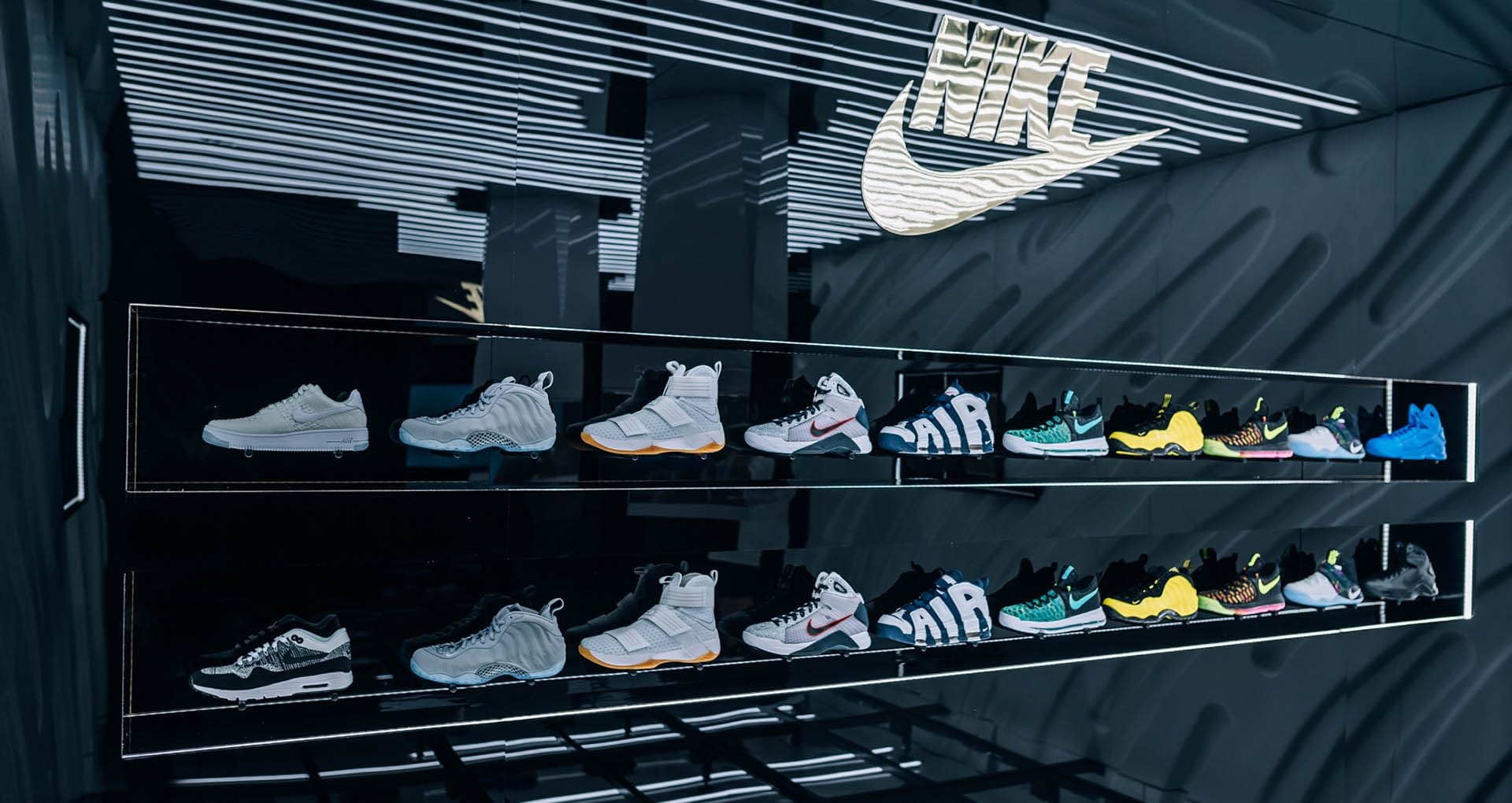 Golden Air: Inside the Experience. Nike SNKRS