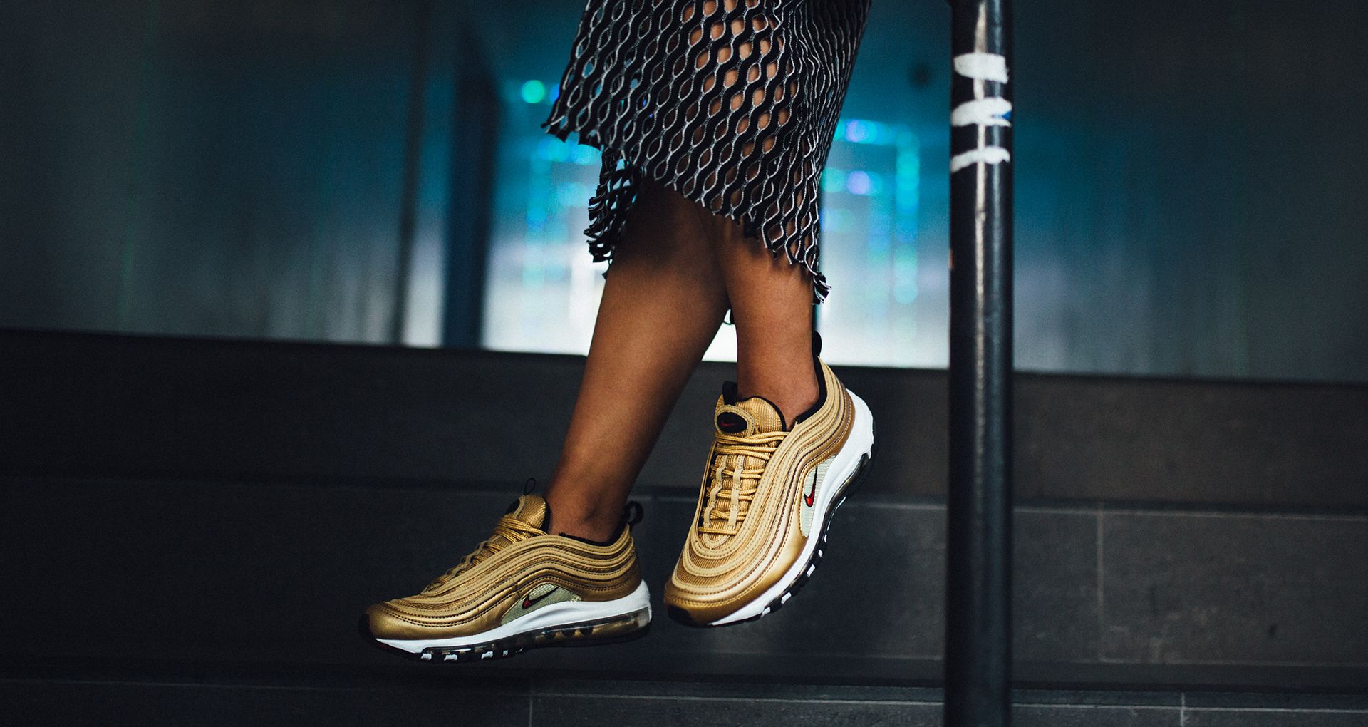 Nike Air Max 97 OG QS 'Metallic Gold' voor dames — releasedatum. Nike SNKRS NL