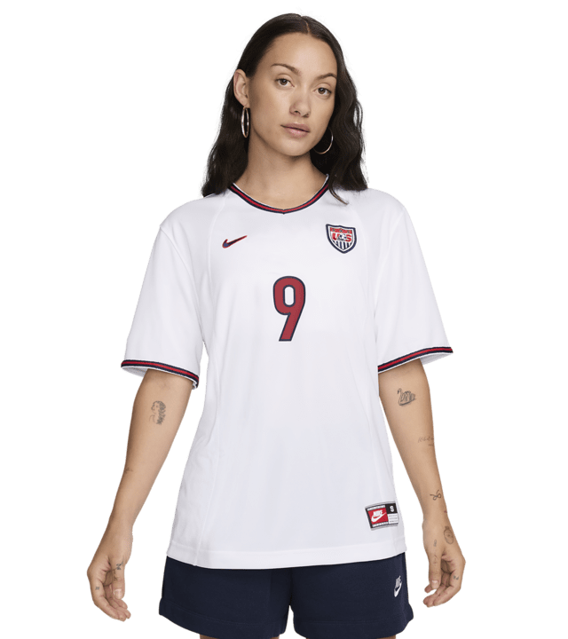 Lanceringsdato for USWNT 1999 Reissue-tøjkollektionen. Nike SNKRS DK